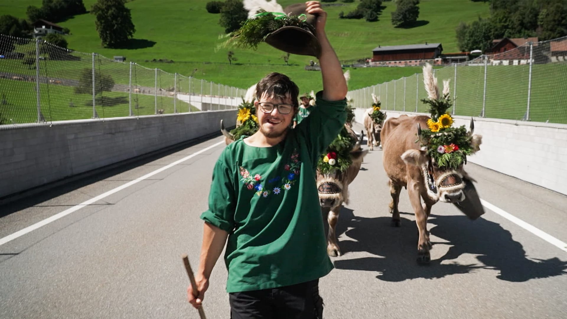 Arnos tränenreicher Abschied von der Alp (Staffel 4, Folge 4) - SRF bi ...