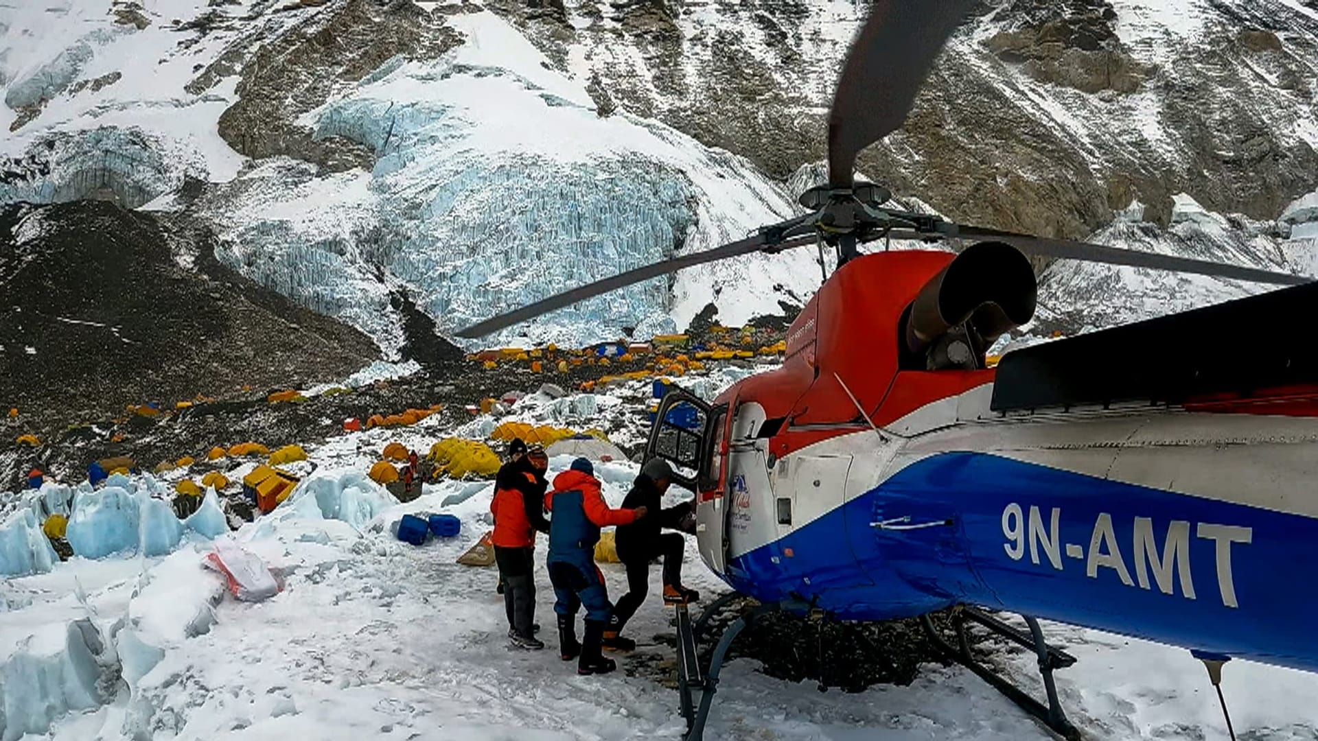 Wahnsinn am Everest – Die neuen Chefs am Berg (Staffel 3, Folge 1) - Hoch Hinaus - Play SRF
