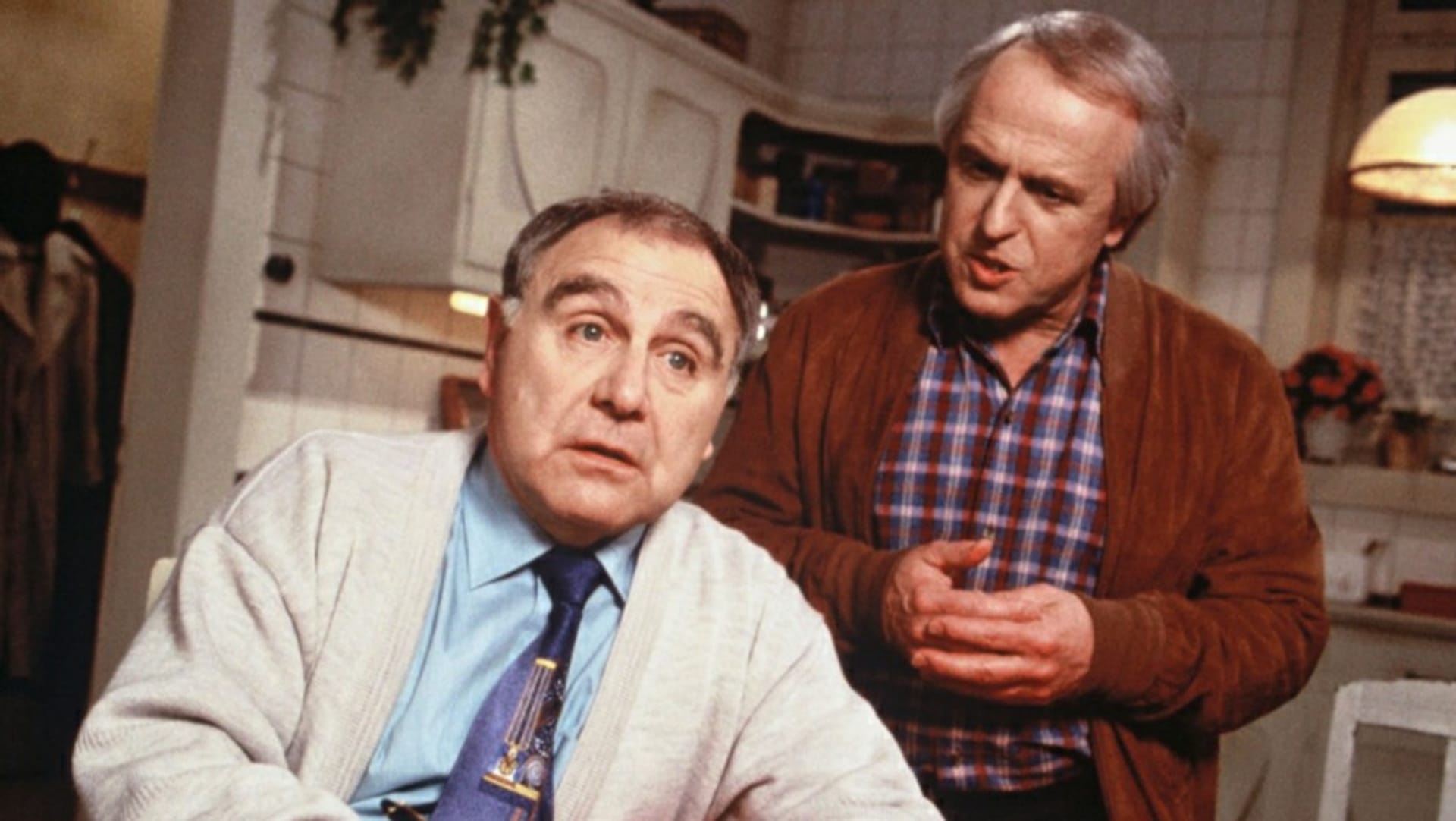 Haus an bester Lage (Staffel 1, Folge 1) - Fascht e Familie - Play SRF