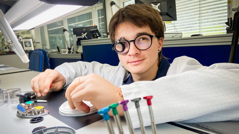 Schnupperlehre beim Uhrmacher (Staffel 18, Folge 5) - SRF bi de Lüt – Familiensache - Play SRF