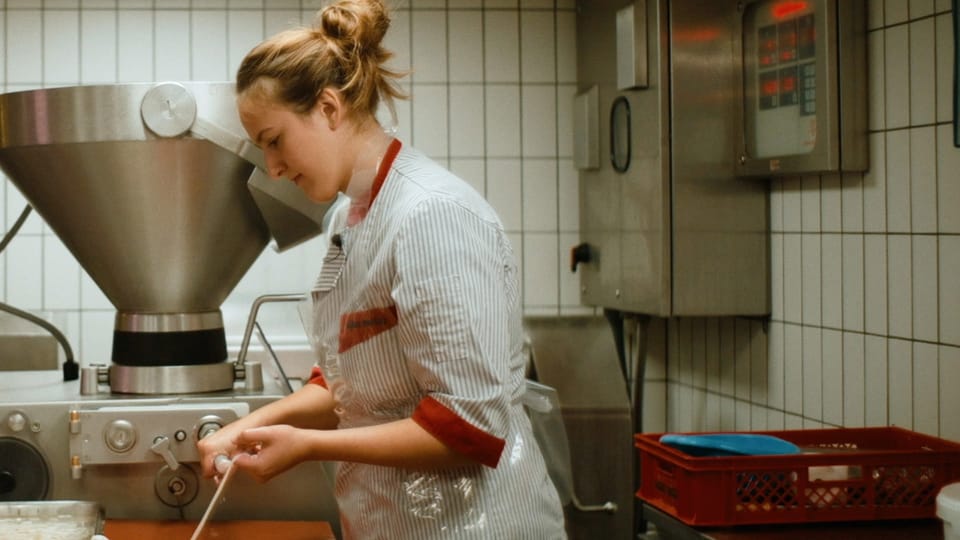Fleischfachfrau EFZ - Berufsbilder aus der Schweiz - Play SRF