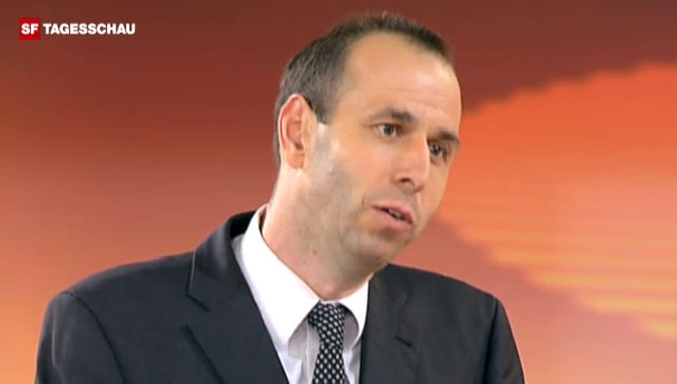 News-Clip - Tobias Straumann im Studio-Gespräch mit «10vor10» - Play SRF