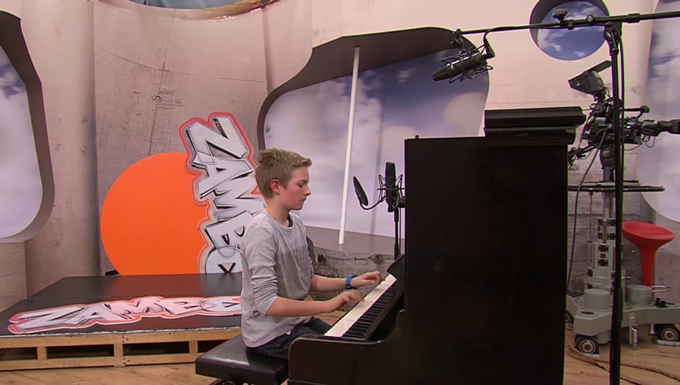 Eugen spielt seinen Zambo-Song - SRF Kids - Play SRF