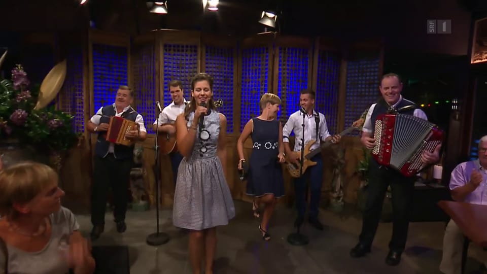 Melanie Oesch möchte den Jass-Pokal erobern. - Samschtig-Jass - Play SRF