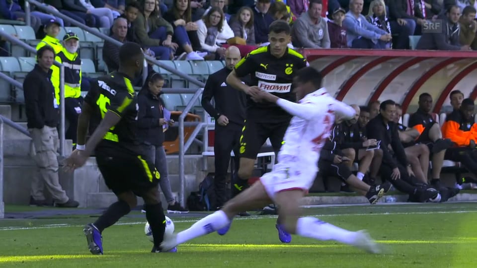 Fortunes grobes Foul gegen Doumbia - Sport-Clip - Play SRF