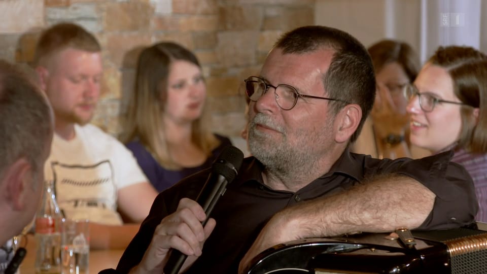 Gespräch mit Schwyzerörgelibauer Edgar Ott - Potzmusig - Play SRF