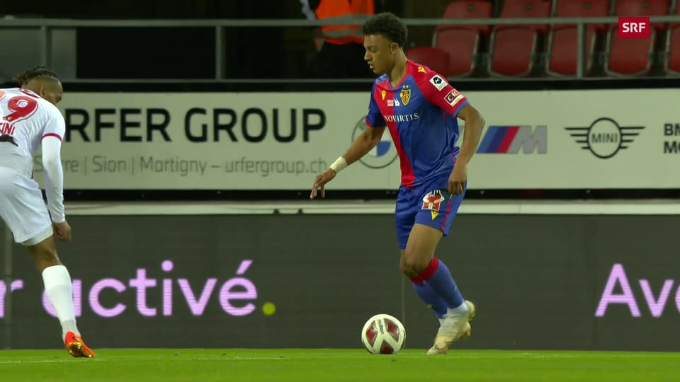 Ndoye dribbelt Saintini aus und trifft in die nahe Ecke - Sport-Clip ...