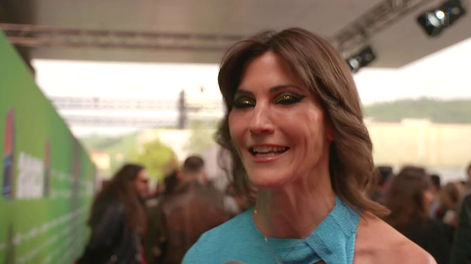 Als wäre sie nie weg gewesen: Annina Frey moderiert die SMA - Gesichter ...