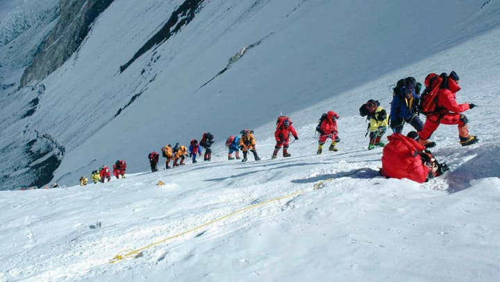 Mount Everest: wieder Stau in der Todeszone - News - SRF