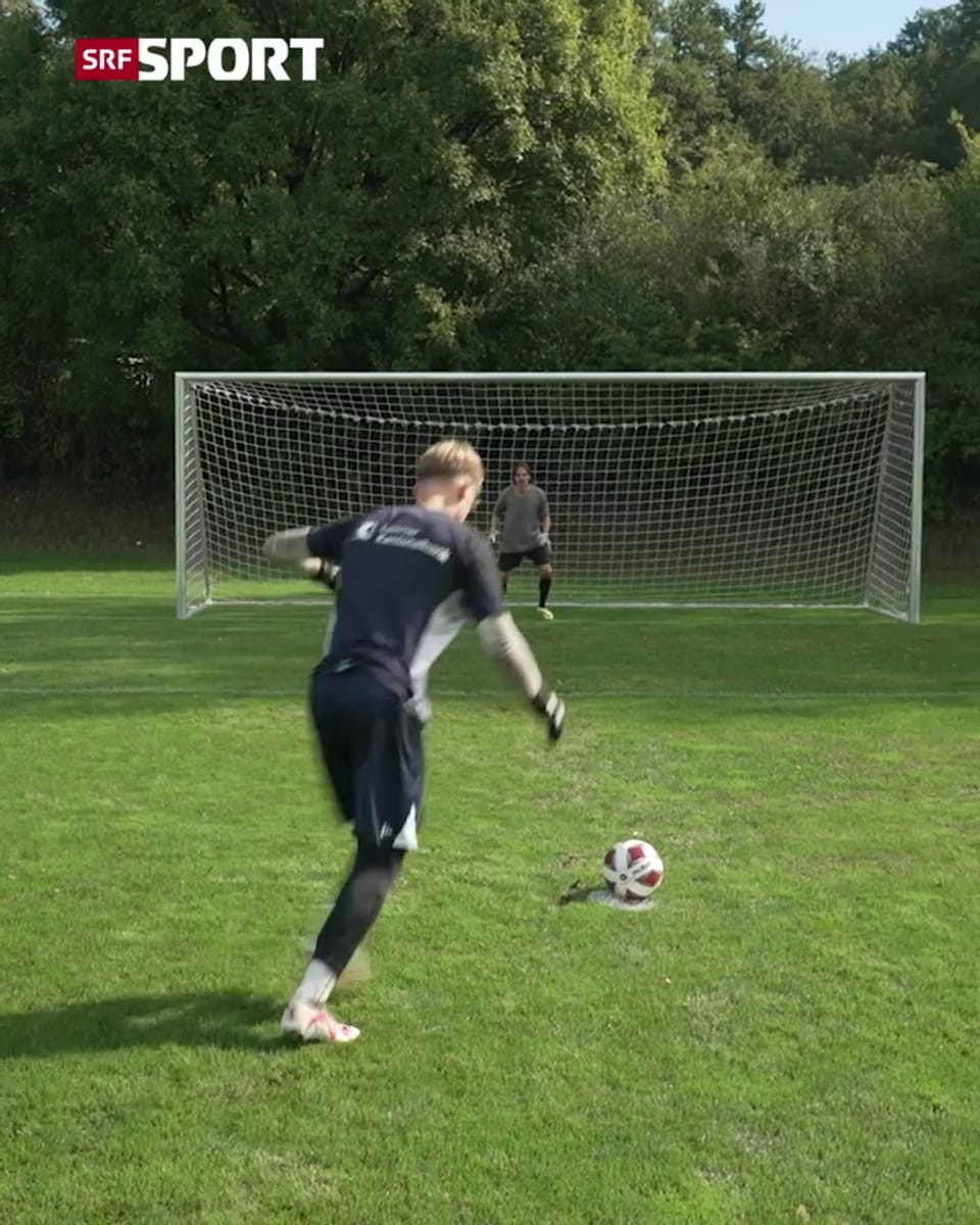 Kay Voser trifft Goalie-Talent Pascal Loretz - SRF Sport Videos - Play SRF
