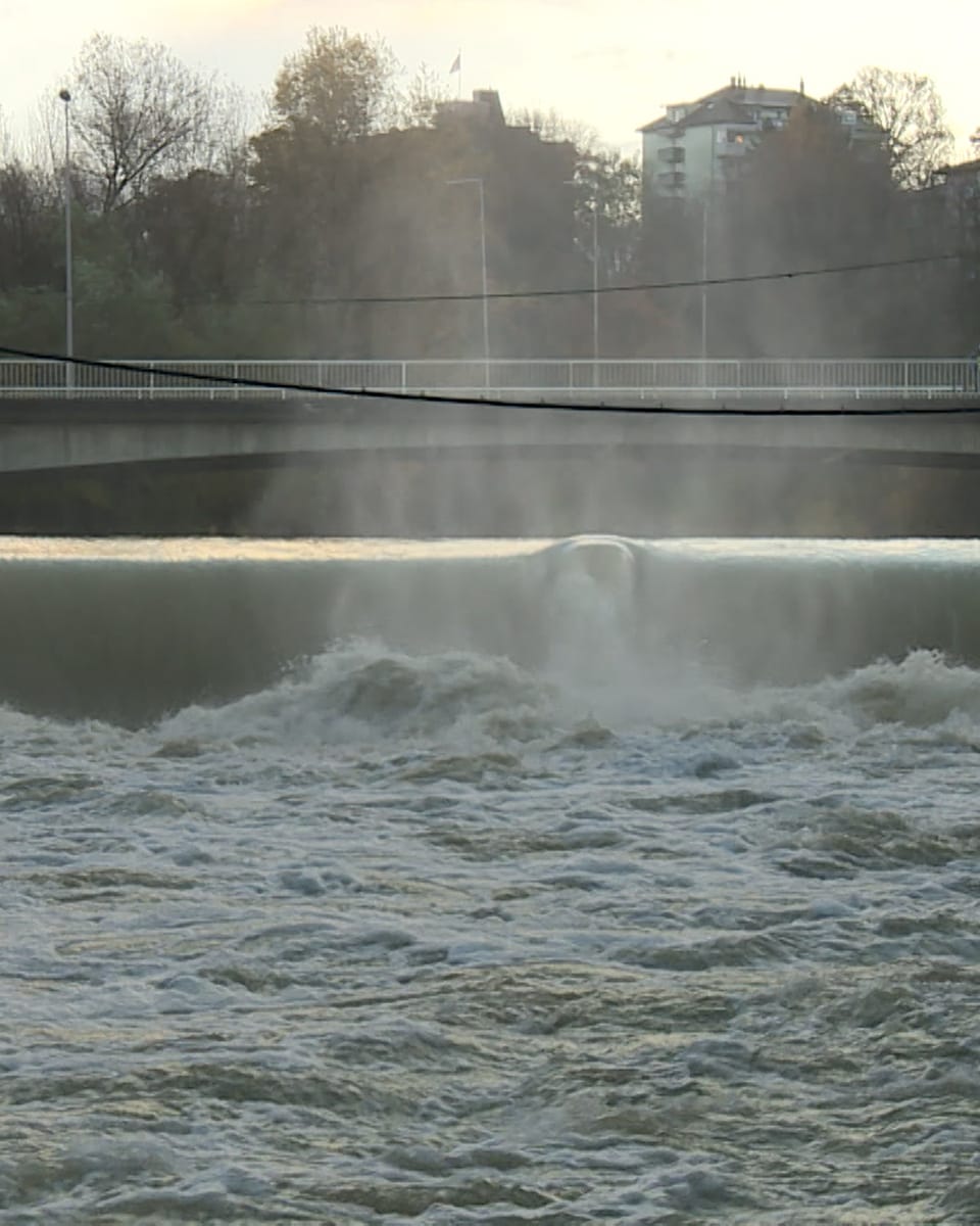 Dauerregen lässt Schweizer Gewässer ansteigen - SRF News Videos - Play SRF