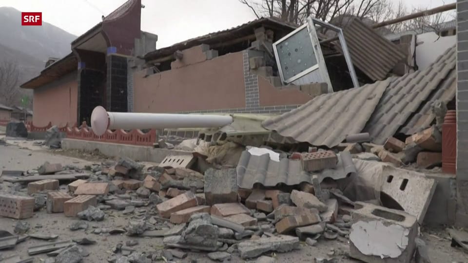 Über 100 Tote nach Erdbeben in China - Tagesschau - Play SRF