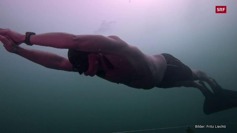 Peter Colat mit 2 Weltrekorden im Freitauchen unter Eis - Sport-Clip ...