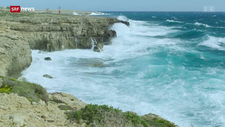Leben auf Lampedusa mit und neben der Migration - 10 vor 10 - Play SRF