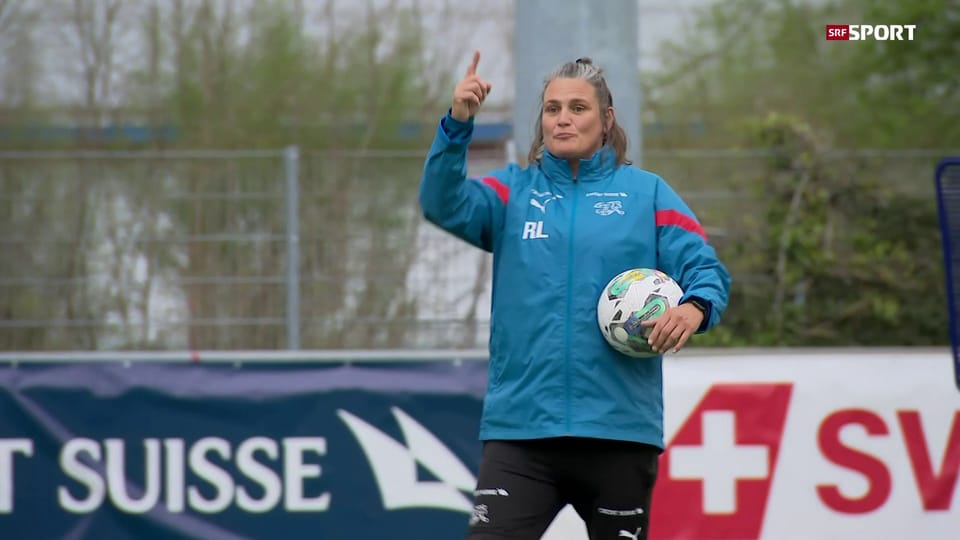 Angerer startet ihr Nati-Abenteuer als Torwarttrainerin - Super League ...