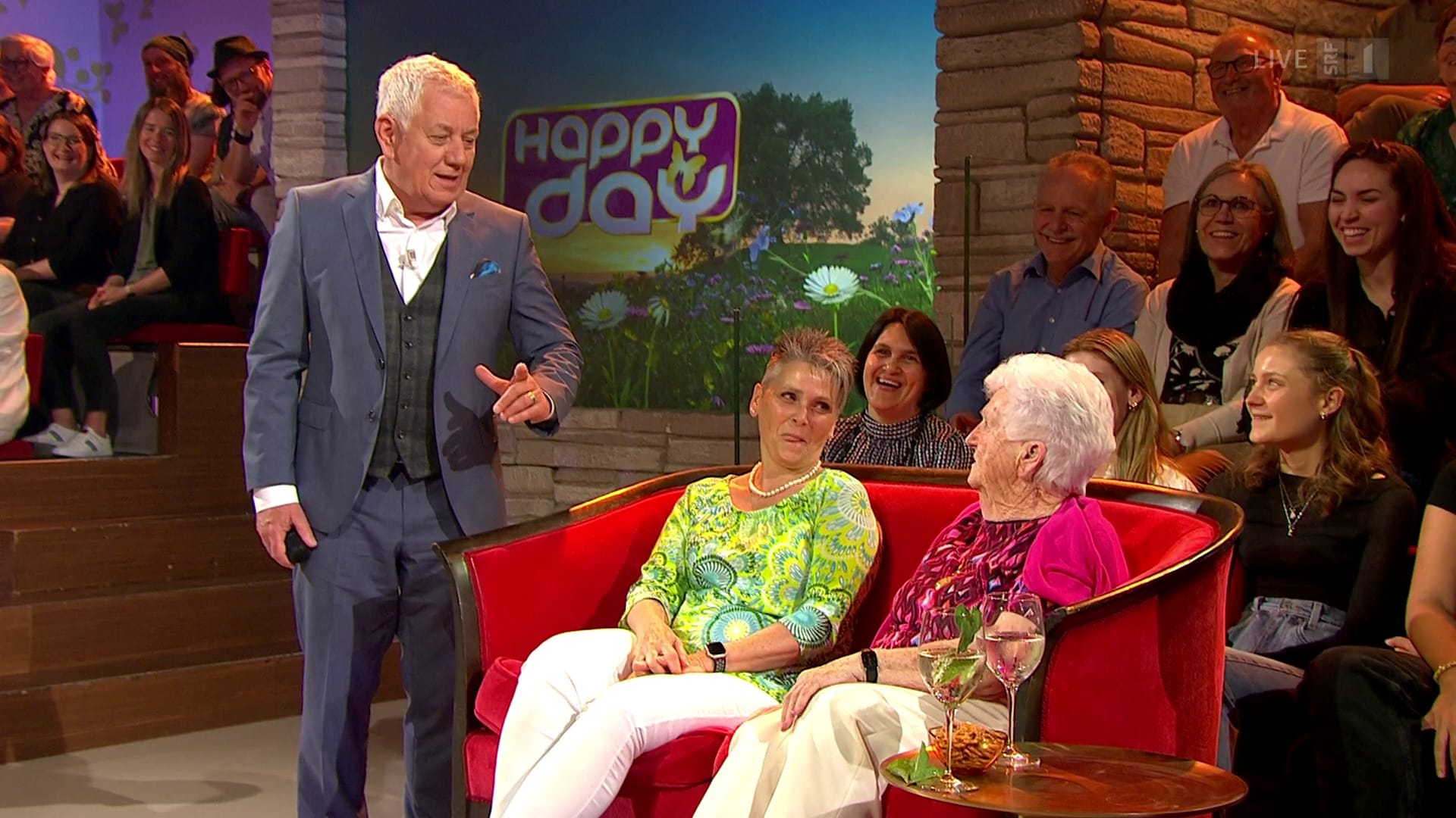 Mit «Happy Day» für einen Moment dem Alltag entfliehen - Play SRF