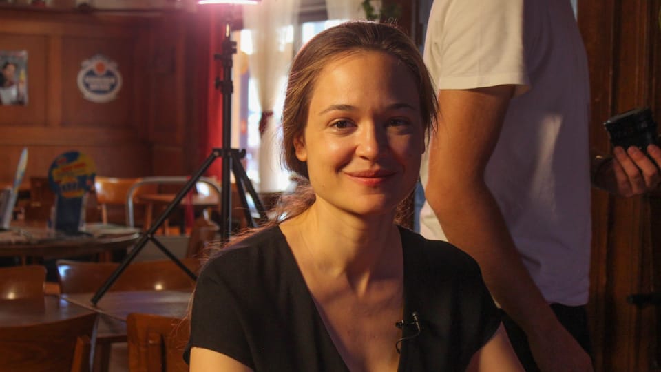 Rencontre avec la comédienne Isabelle Caillat - 12h45 - Play RTS