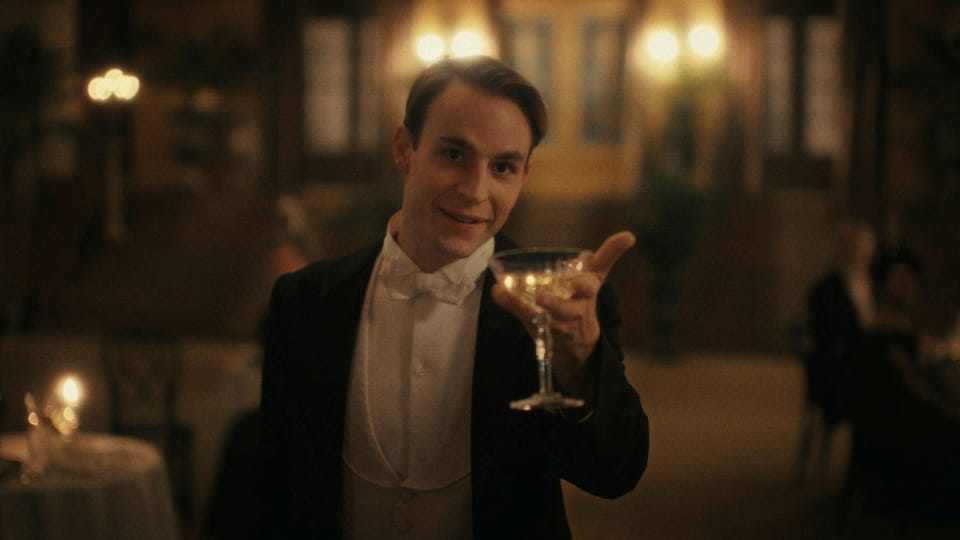 Episode 4 – Version Originale Sous-Titrée (Episode 4 - Saison 1) - Winter Palace - Play RTS