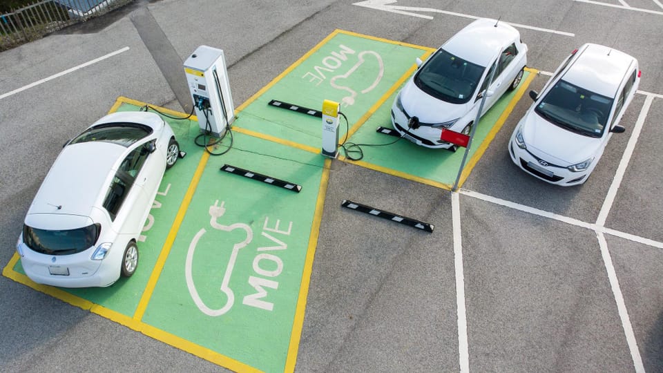Voitures électriques : le casse-tête de la recharge - A bon entendeur ...