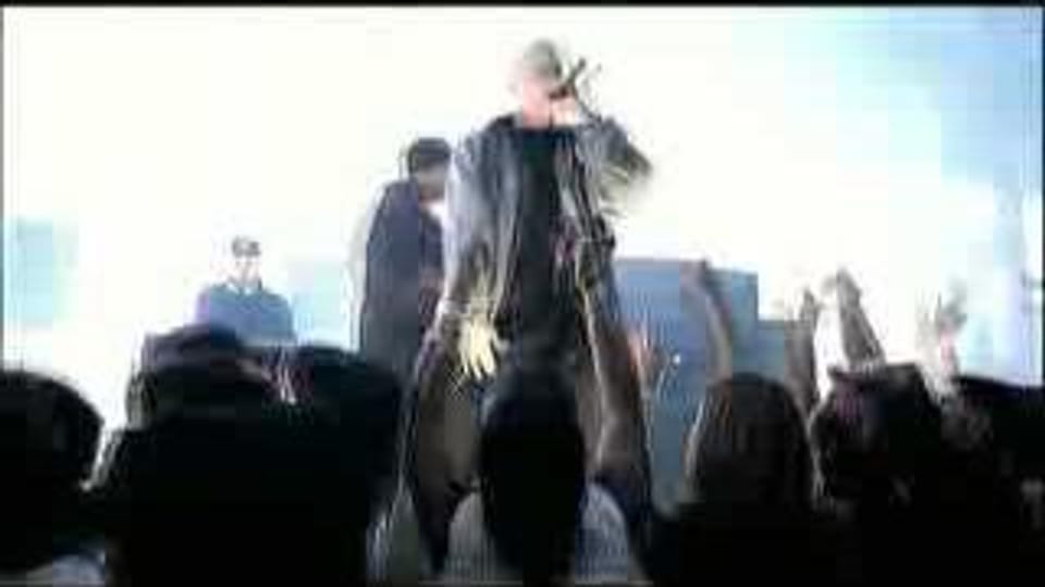 Reportage sur le phénomène Eminem, le rappeur devenu l'idole des jeunes ...