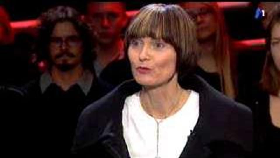 Romaine Jean interviewe Micheline Calmy-Rey sur les tensions sociales ...
