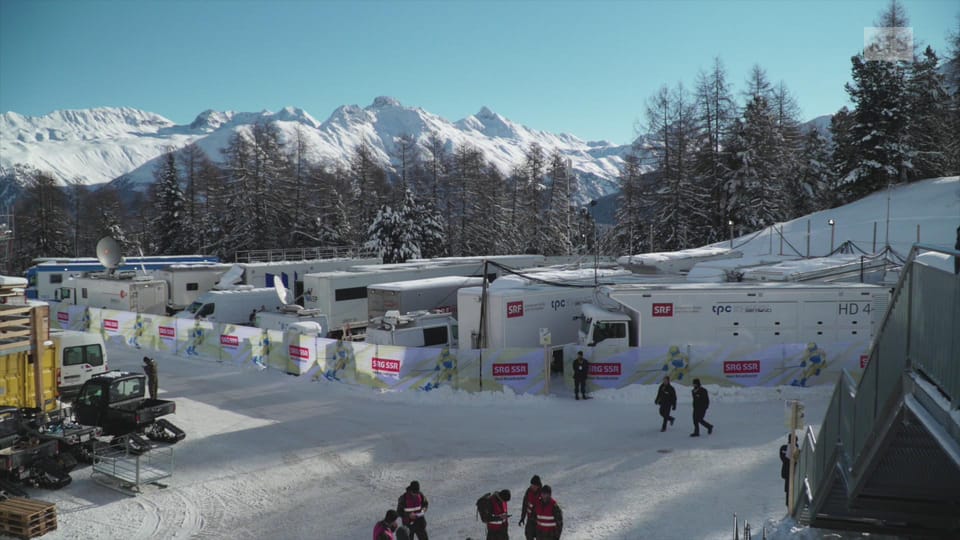 Décryptage - Visite du TV compound, le campement des médias, pour les ...