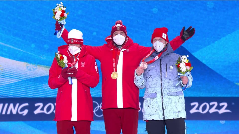 Skicross, finale messieurs: Regez et Fiva (SUI) reçoivent leur médaille ...
