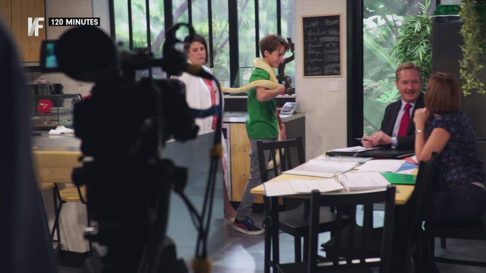 ADN - Les coulisses du tournage de la sitcom Vivarium Bonnard, une des ...