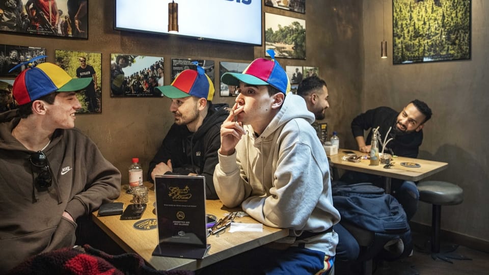 Image der Kiffer-Hauptstadt - Amsterdam verbietet Kiffen auf der ...