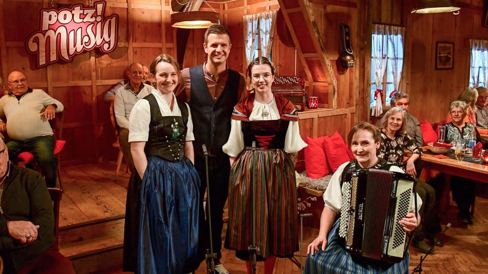 Potzmusig - Volksmusik pur aus der Titlis-Hütte Luzern - Play SRF