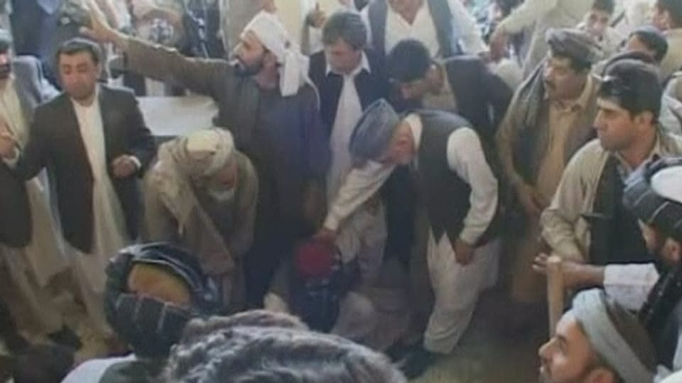 L'actu en vidéo - Hamid Karzai aux obsèques de son frère - Play RTS