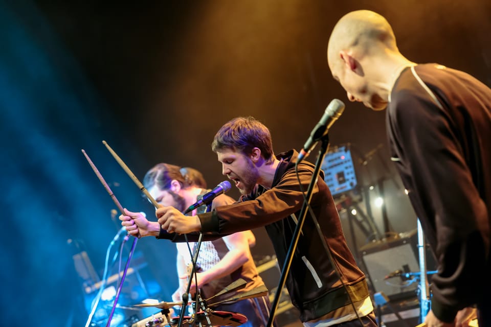 pl3in le poste - Larytta - "Osama Obama" - Play RTS