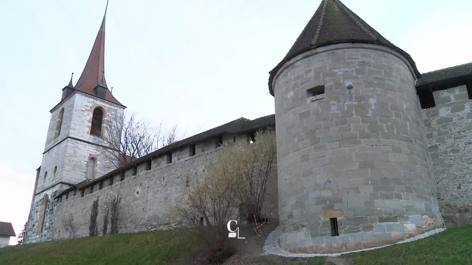 Couleurs locales - FR: les remparts de la ville de Morat sont devenus l ...