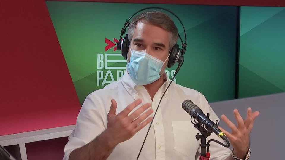 Les beaux parleurs - L'invité - David Lemos, journaliste sportif - Play RTS