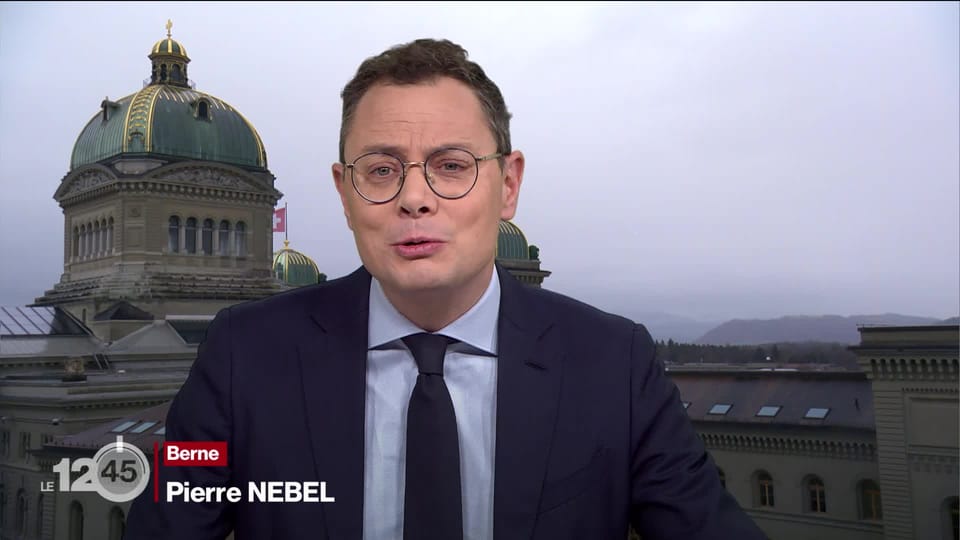 12h45 - A Berne, Simonetta Sommaruga passe le témoin à Albert Rösti ...