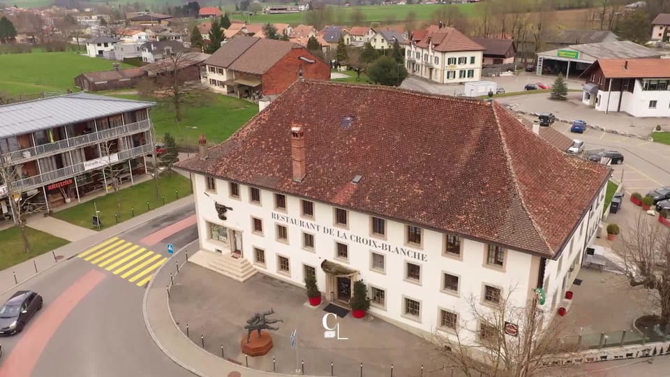 Couleurs locales - Au Mouret (FR), l’auberge cossue de "La Croix ...