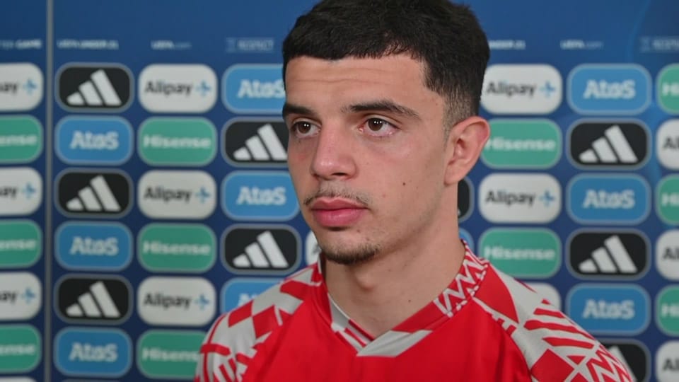 Foot - Gr. D, Suisse - Italie (2-3): interview de Zeki Amdouni - Play RTS