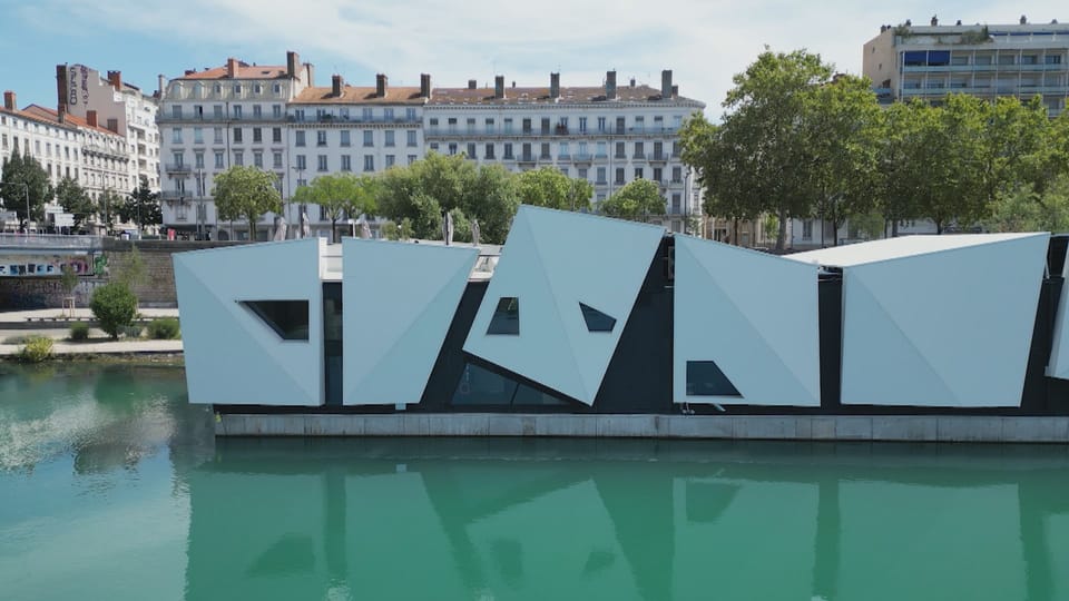 19h30 - À Lyon, le Rhône sert de décor à l’unique théâtre flottant en ...