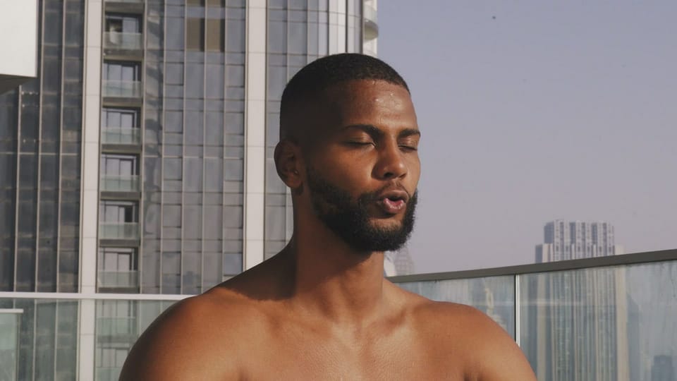 Immersion - Je passe 48h avec un millionnaire à Dubaï (Yomi Denzel) - Play RTS