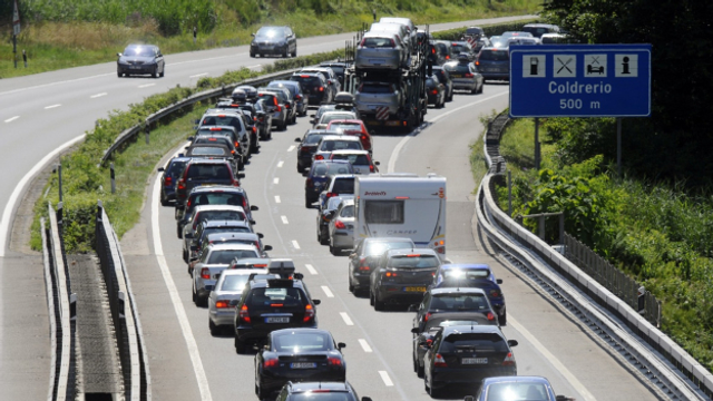 Am Morgen 10 Km lang - Der ungewöhnlich lange Stau vor dem Gotthard ...